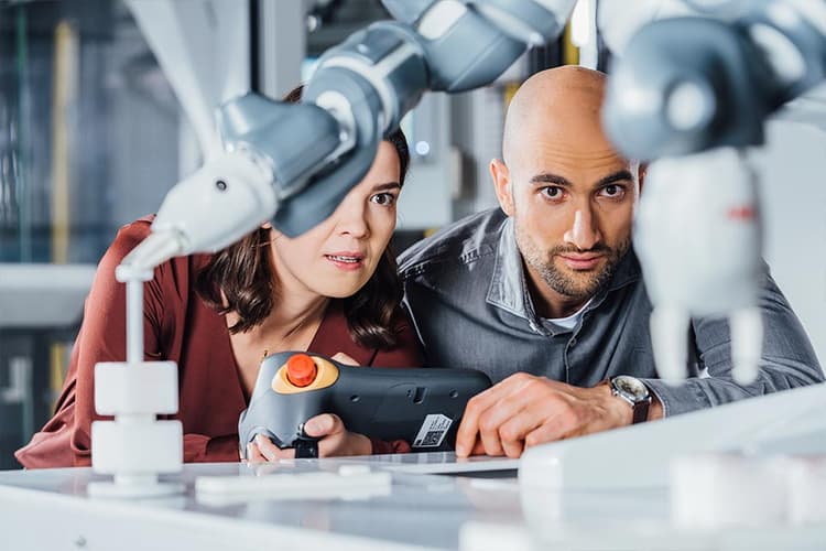 Mensch-Roboter-Kollaboration: Perfect Match zwischen Mensch & Cobot ...