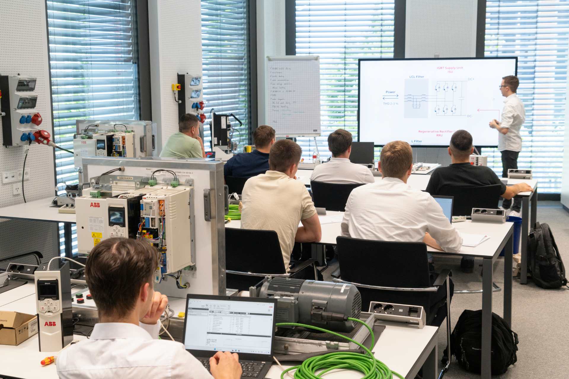 Einfach erklärt: Was ist ein Frequenzumrichter? - Destination Zukunft